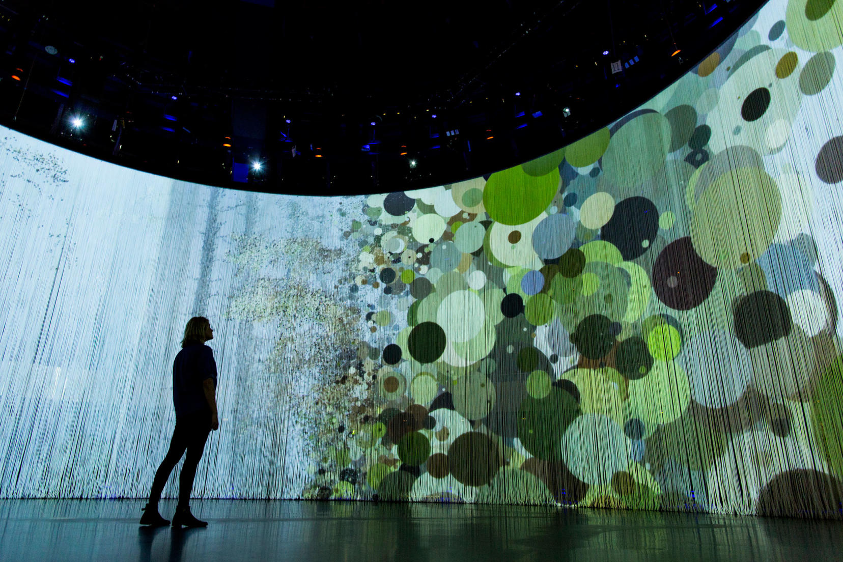 Ron Arad's Curtain Call: Marshmallow Laser Feast